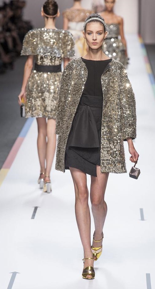 The Road to My Avennyou - Add a touch of Gold to elevate your holiday look